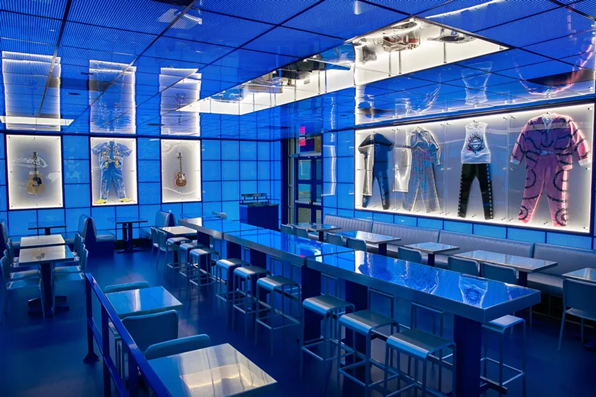 A New Raising Cane's in Dallas is a Tribute to the Cowboys and Post ...